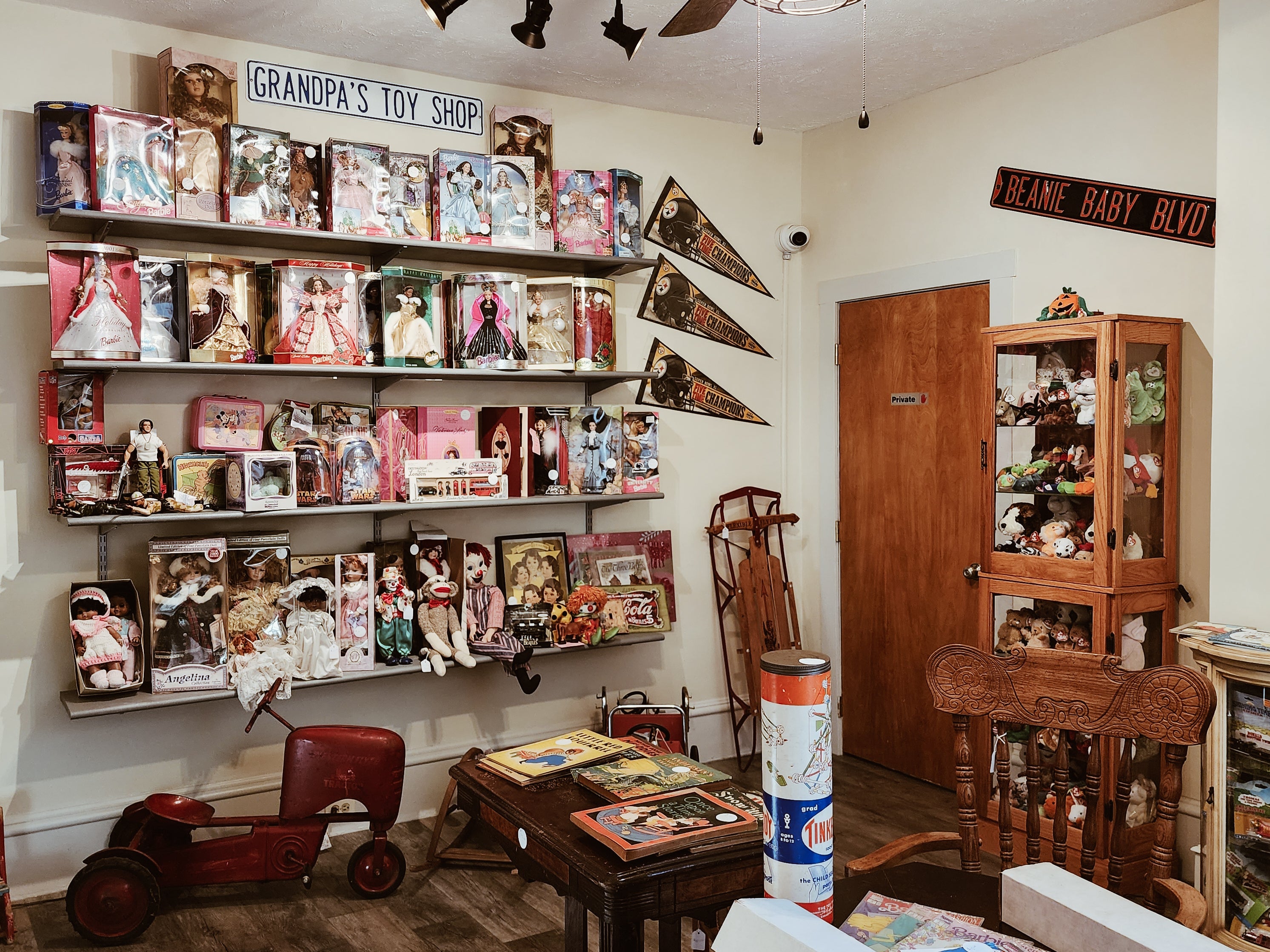 Toys & Novelty Collectibles